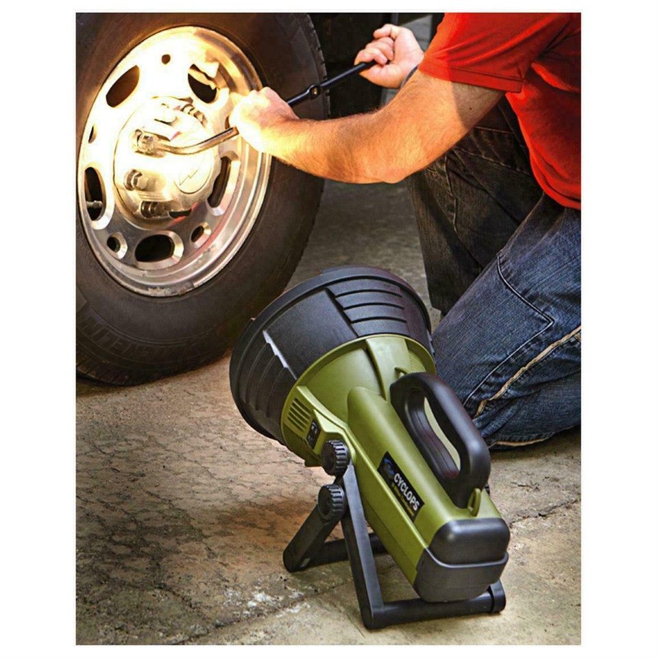 Cyclops Colossus 18-Million Candlepower Spotlight Flashlight w (2) 6V ...