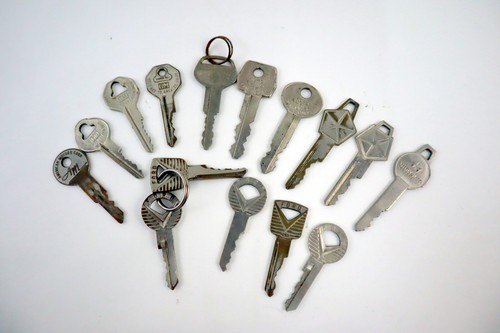 Vintage Lot of 15 Car Auto Keys AM, GM, Ford, Chrysler & Toyota | eBay
