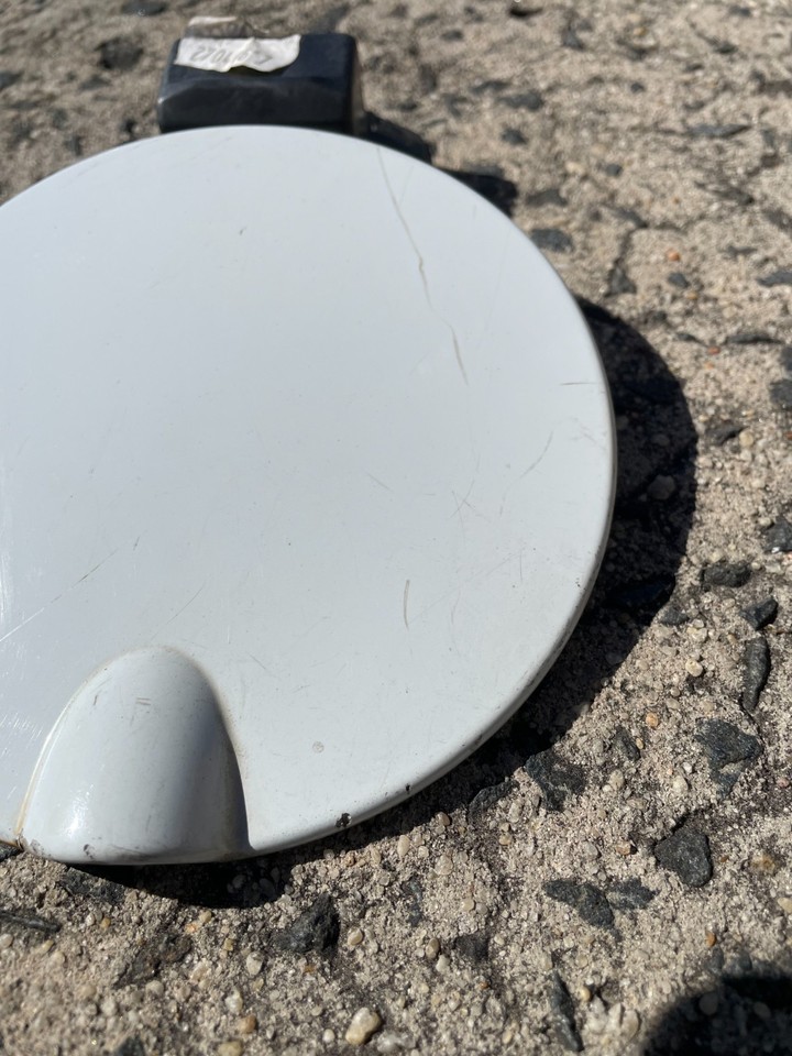 HOLDEN VZ UTE PETROL FLAP FUEL LID VU VY SV6 SS CREWMAN HSV MALOO WHITE ...