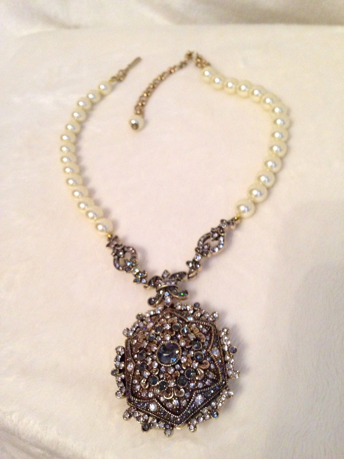 Heidi Daus Cream Pearl LOCKET Necklace - OPENS!!! | eBay