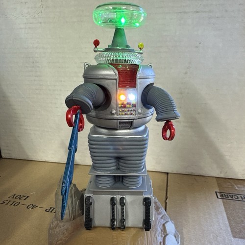 Moebius 418 'Lost in Space' Robot B-9 1/24 Scale Model Kit Built And ...
