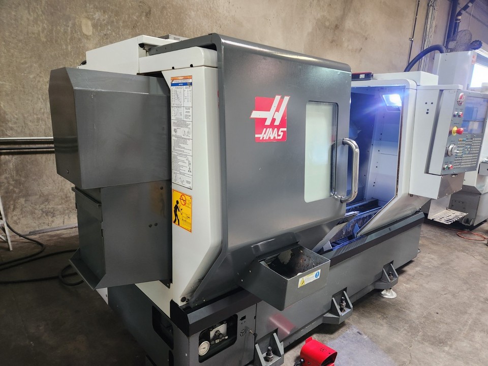 HAAS ST-20SS MFG 2015 W/ PARTS CATCHER, PRESETTER, 24 STATION TURRET ...