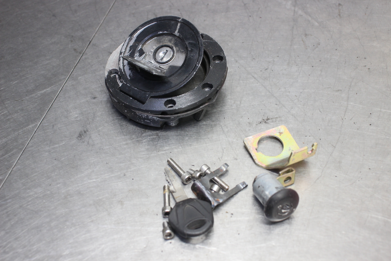 02-03 Yamaha R1 Fuel Tank Gas Cap | eBay