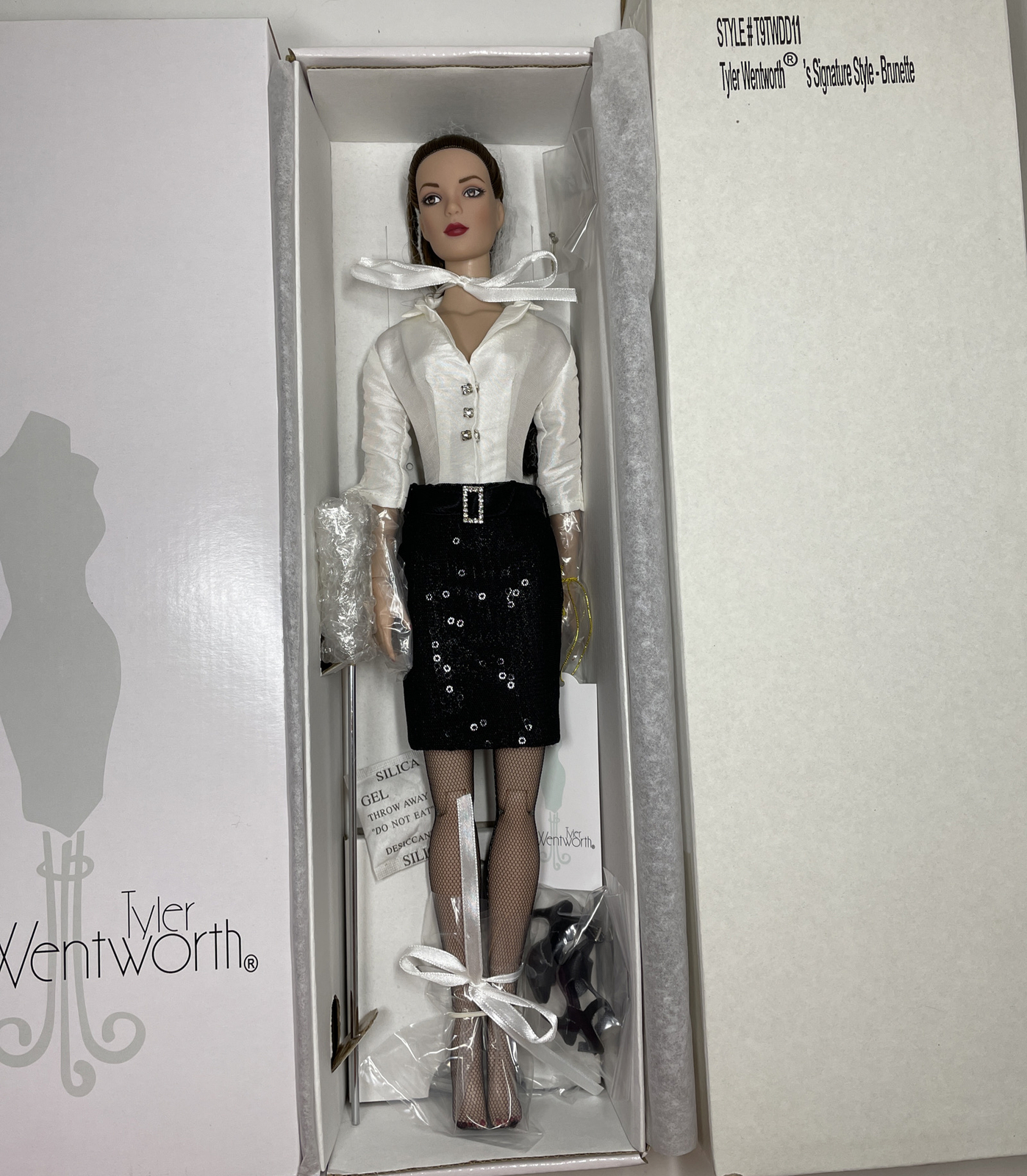RARE ~2009 SIGNATURE STYLE BRUNETTE TYLER~16" Tonner Fashion Doll NRFB ...