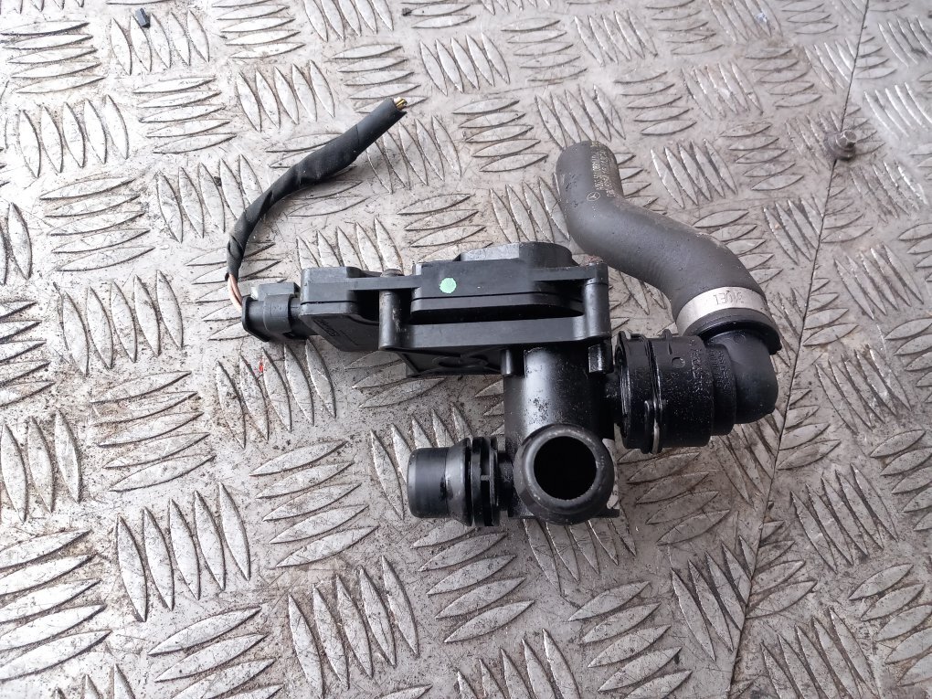 Mercedes C Class W205 2014-2020 HYBRID COOLING WATER EXCHANGE VALVE ...