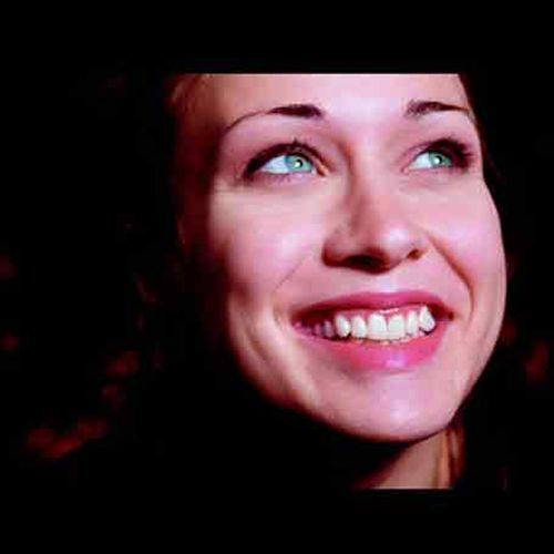 FIONA APPLE WHEN THE PAWN HITS THE CONFLICTS HE THINKS LIKE A KING ...