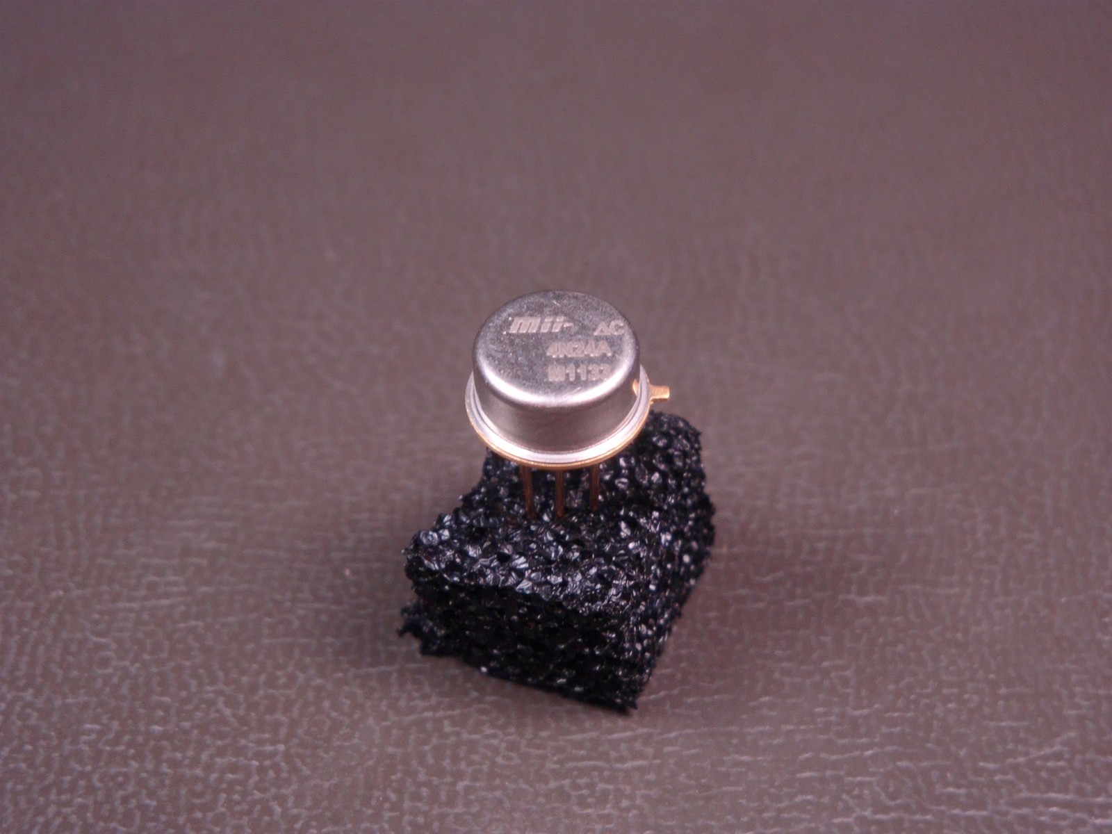 4N24A Micropac Industries Inc. Single Channel Optocoupler 6 Pin TO-5 ...