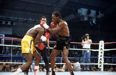 Donald Curry Lands A Punch To Mike Mccallum OLD BOXING PHOTO | eBay