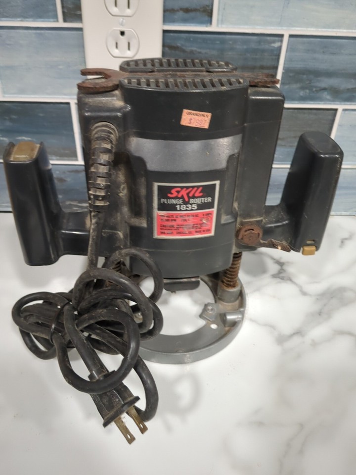 Skil Classic Series 1-3/4 HP Plunge Router Model 1835 TYPE 1 ROUTER ...