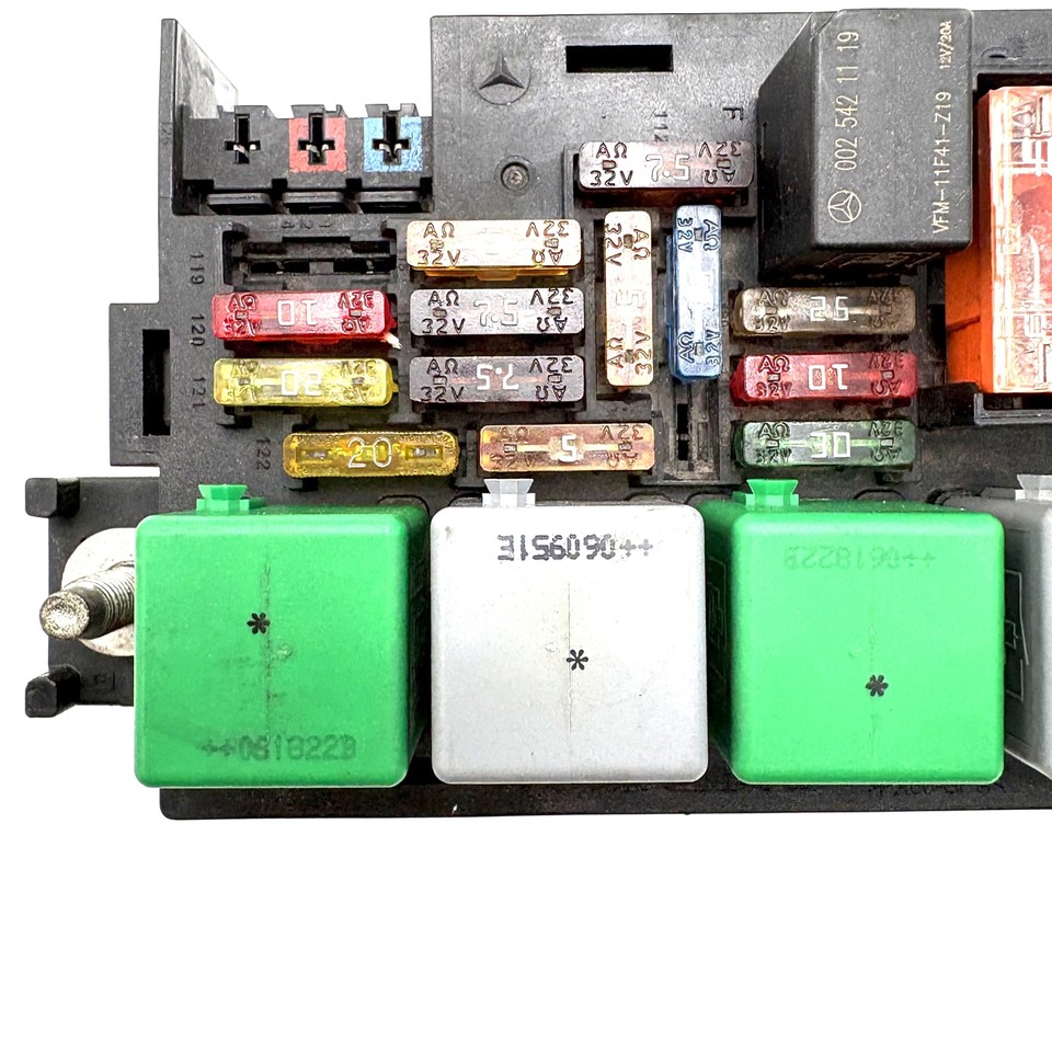 Front Relay Fuse Box For 2006-2008 Mercedes W251 R500 ML500 GL550 ...