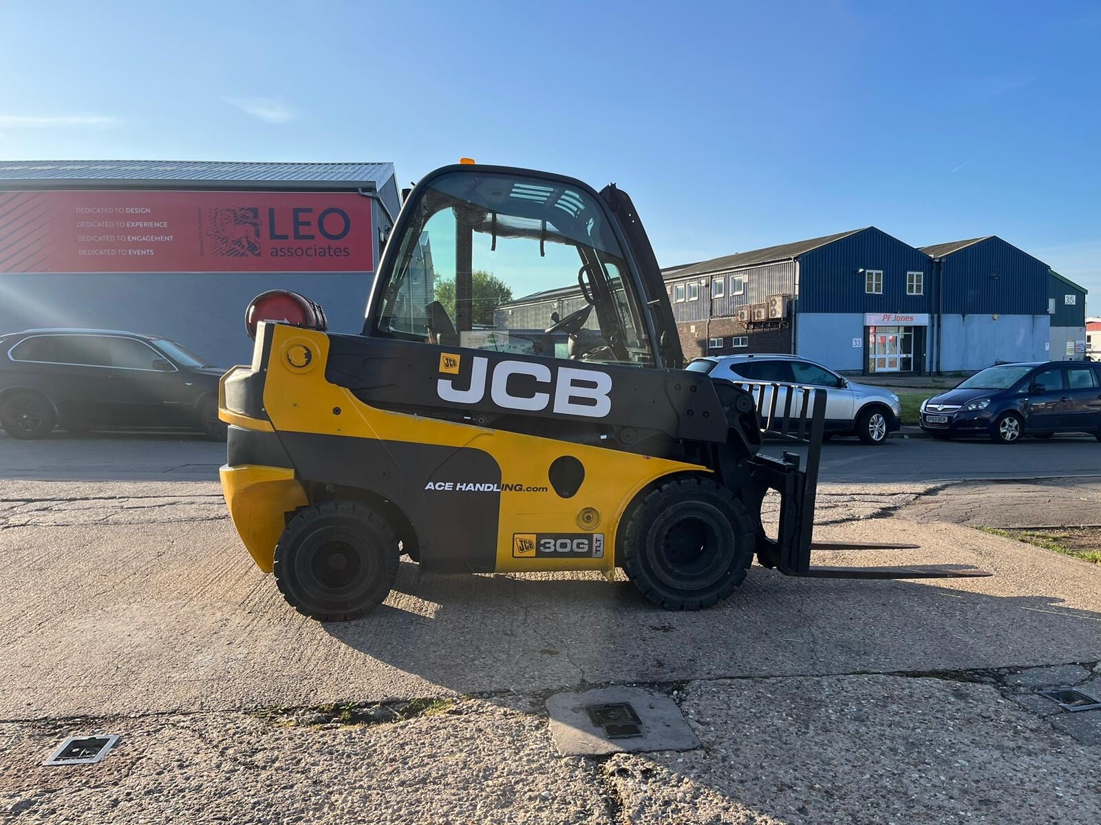 Refurbished JCB TLT30G 3000Kg Gas Powered Teletruk Forklift Buy-£19995 ...