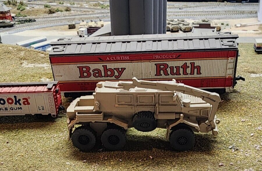 HO Scale 1:87 Buffalo MRAP (mine protected vehicle) US Army Desert Camo ...