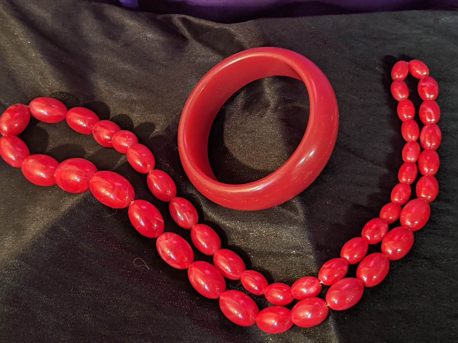 Vintage cherry red bakelite cuff bracelet and necklac… - Gem