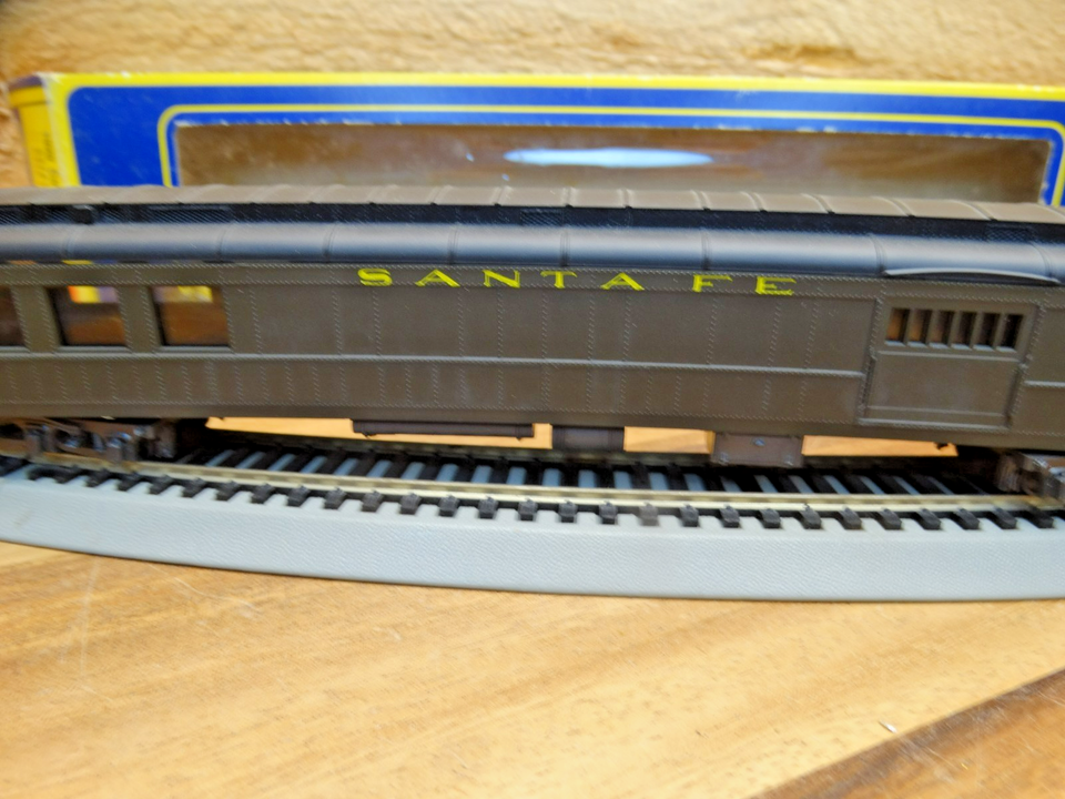 AHM Rivarossi Italy HO Scale 82' Santa Fe Baggage / Mail Combo Car w ...