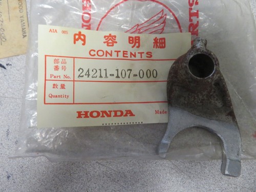 NOS Honda OEM Right Shift Fork 70-72 CB100 72-75 CB12576-78 XL100 24211 ...