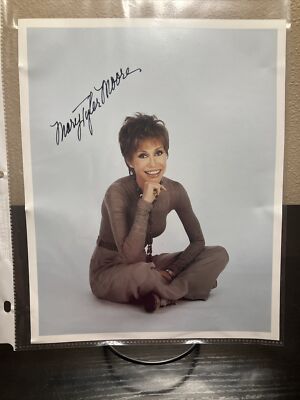 Mary Tyler Moore Autographed Photograph 8"x10" Circa 2000 | eBay