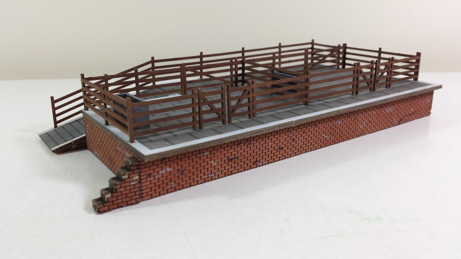 OO Gauge Cattle Dock for Model Railways - Two Sizes Available | eBay UK