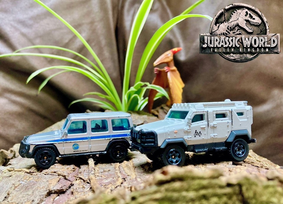 Matchbox Die Cast Jurassic World Vehicles, 2017 Mercedes & Textron ...