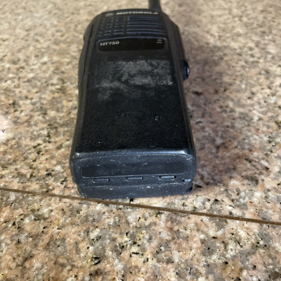 MOTOROLA HT750 AAH25RDC9AA3AN 16 CH 2-WAY RADIO W/ BATTERY + ANTENNA | eBay
