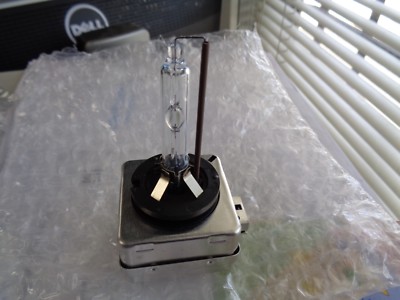 MASERATI LEVANTE / QUATTROPORTE XENON HEADLIGHT BULB OEM # 673002336 / ...