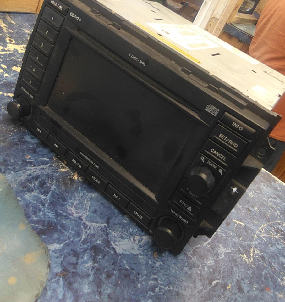 2005-2006 Jeep Grand Cherokee Commander AM FM CD Radio Receiver Oem | eBay