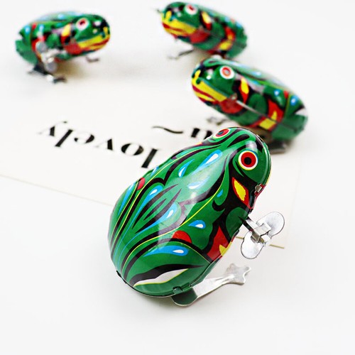 Gift Clockwork Frog Action Figures Jumping Iron Frog Toy Frog Wind Up ...
