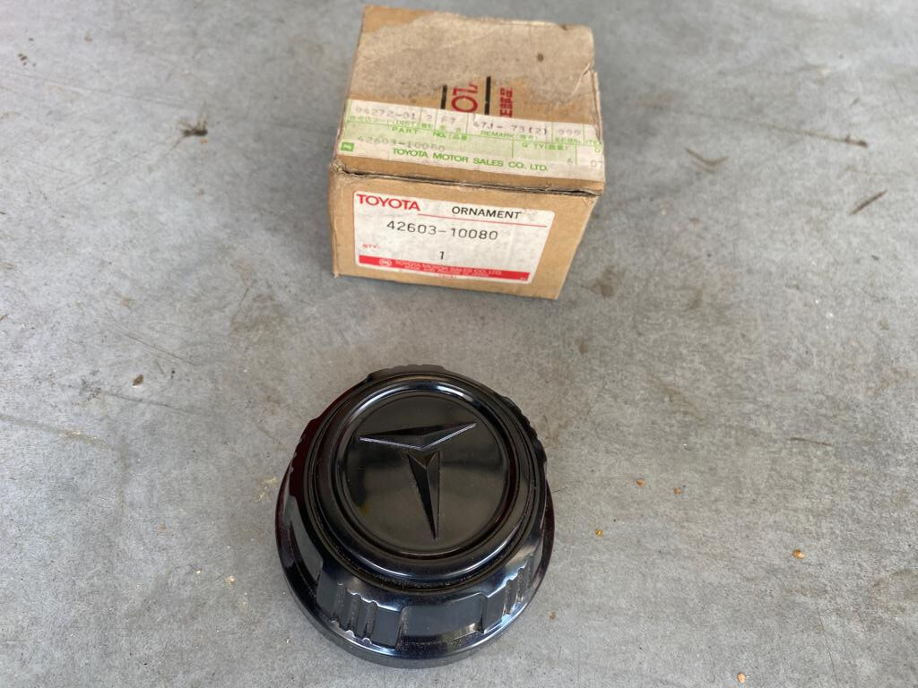 42603-10080 Ornament Wheel Hub Toyota Starlet KP60 KP61 Tercel AL10 ...