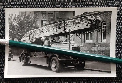 LONDON FIRE BRIGADE Merryweather Turntable Ladder (GGK943) - 5.5x3.5" B ...