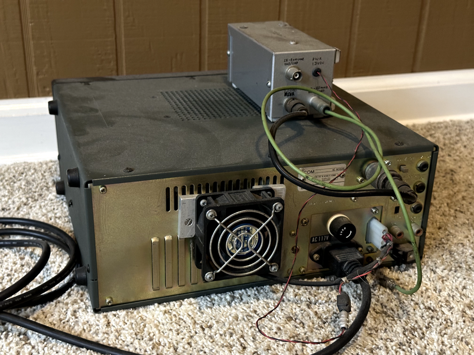 ICOM IC-R7000 HF, VHF, UHF wide band communication receiver with input ...