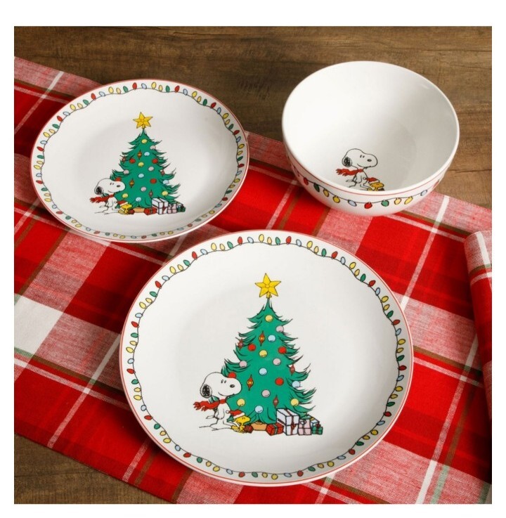 CHRISTMAS DINNERWARE SET. PEANUTS SNOOPY 18-Piece DINNER SET FINE ...
