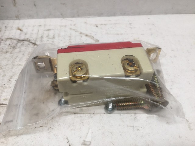 Hubbell Killark Xs-1c Tumbler Switch Cover With Device 1 Pole 20 Amp ...