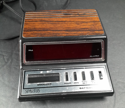 Vintage Spartus LED Alarm Clock Model 1104 Classic Woodgrain & Metal | eBay