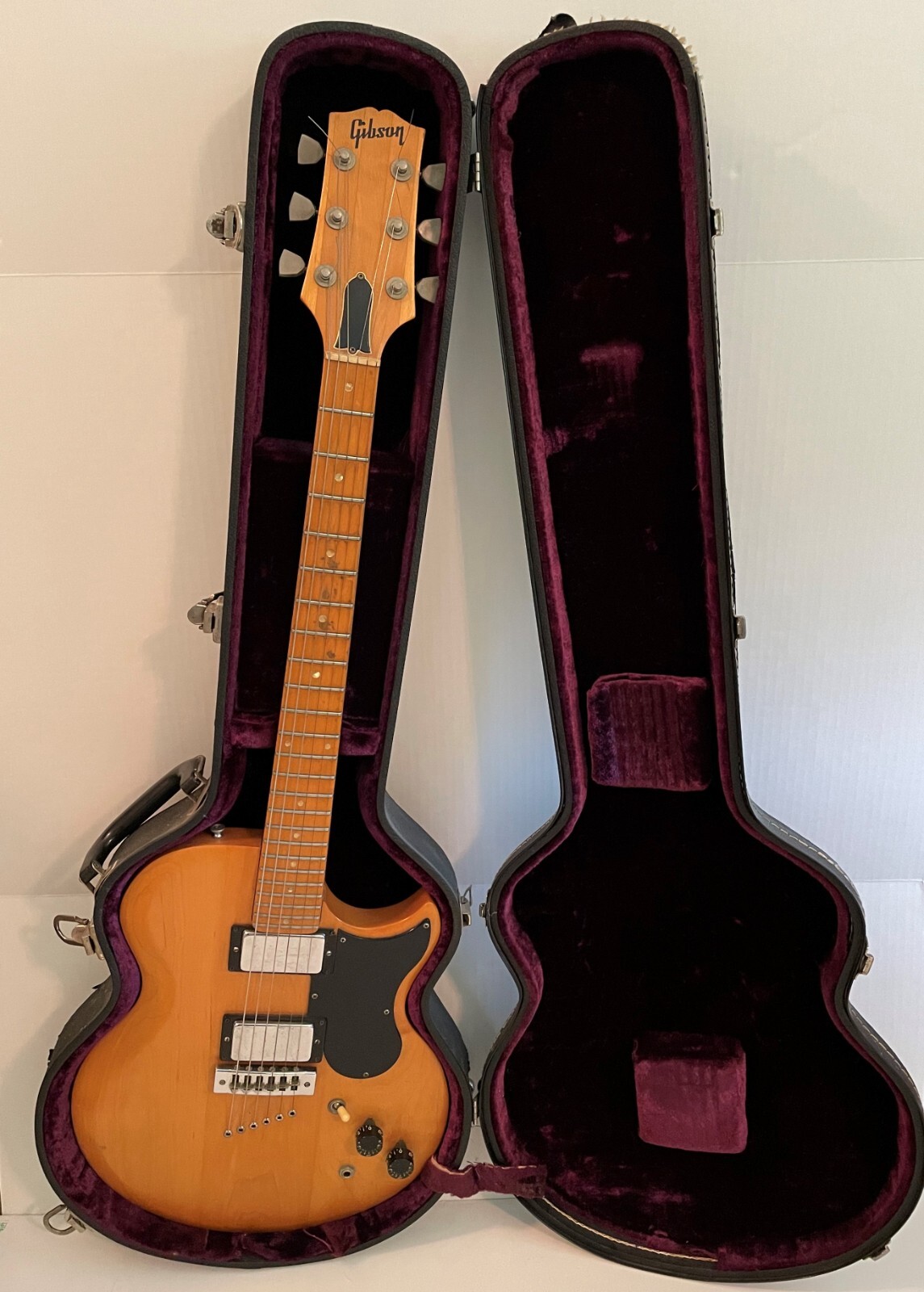 Gibson L6-S Electric Guitar >> Vintage Guitar and Bass