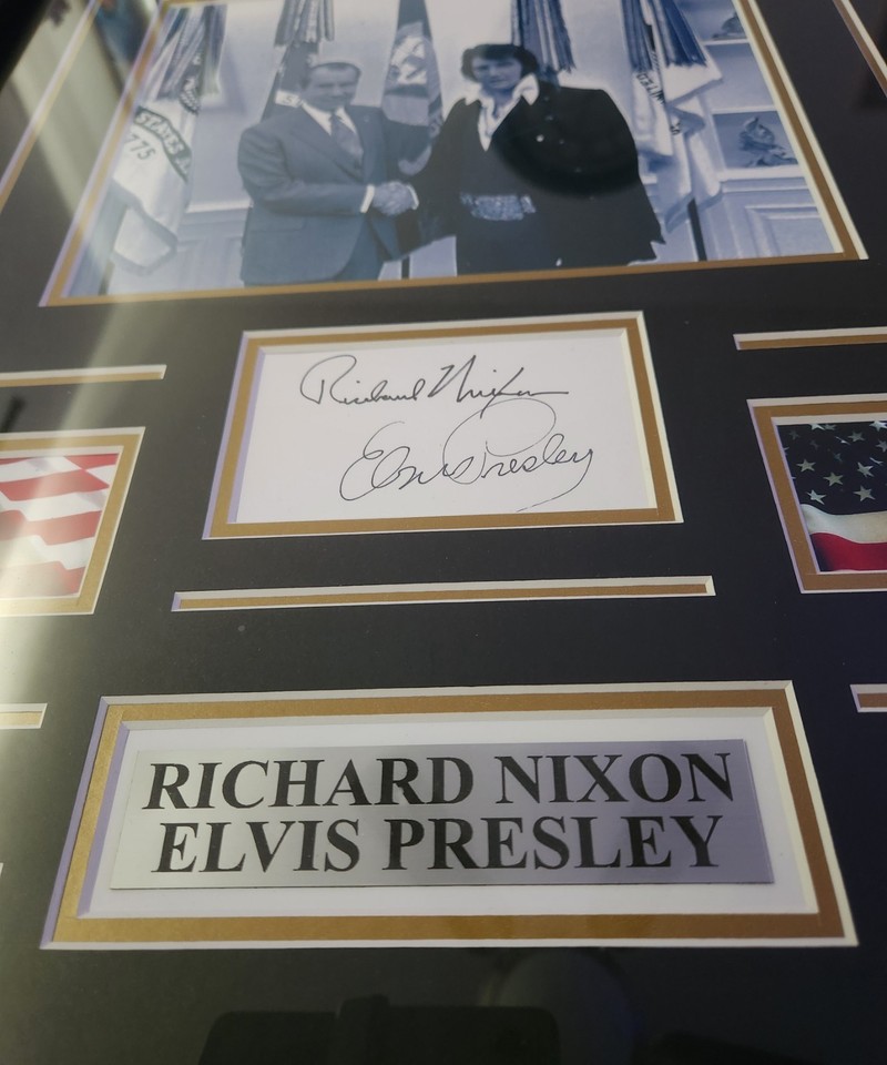 Elvis Presley & Richard Nixon Signed Vintage Glass Framed Photo Display ...