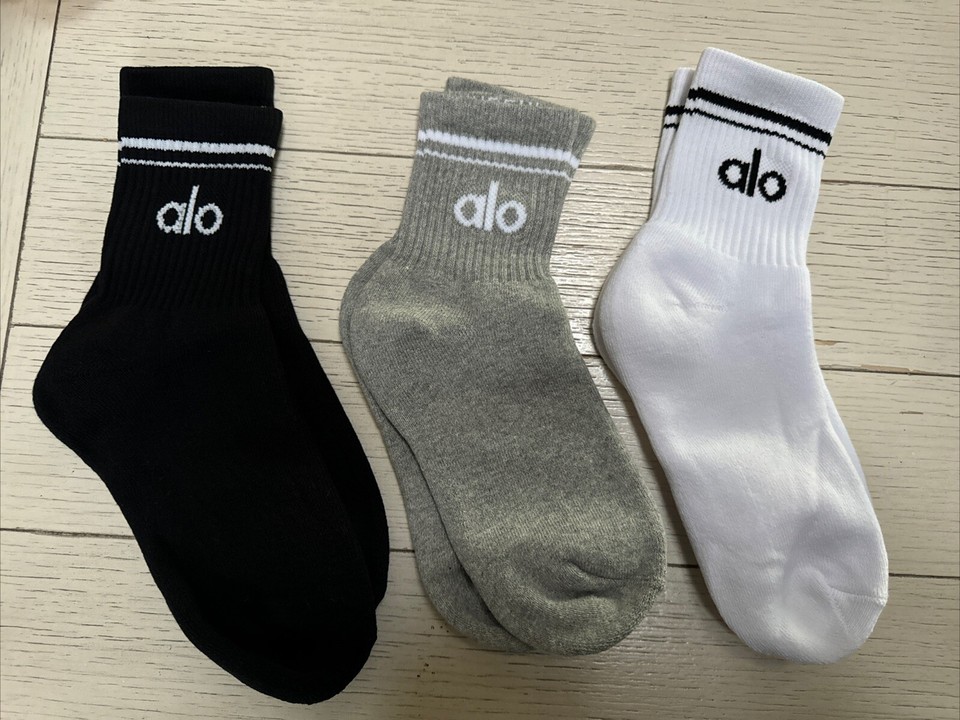 3 Pairs ALO Yoga UNISEX HALF-CREW THROWBACK SOCKS Black, White And Gray ...