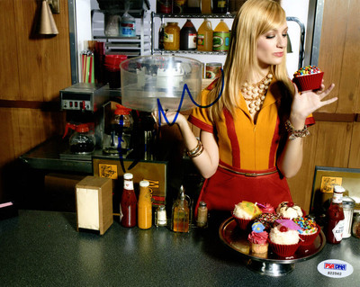 Beth Behrs SIGNED 8x10 Photo Caroline 2 Broke Girls PSA/DNA AUTOGRAPHED ...