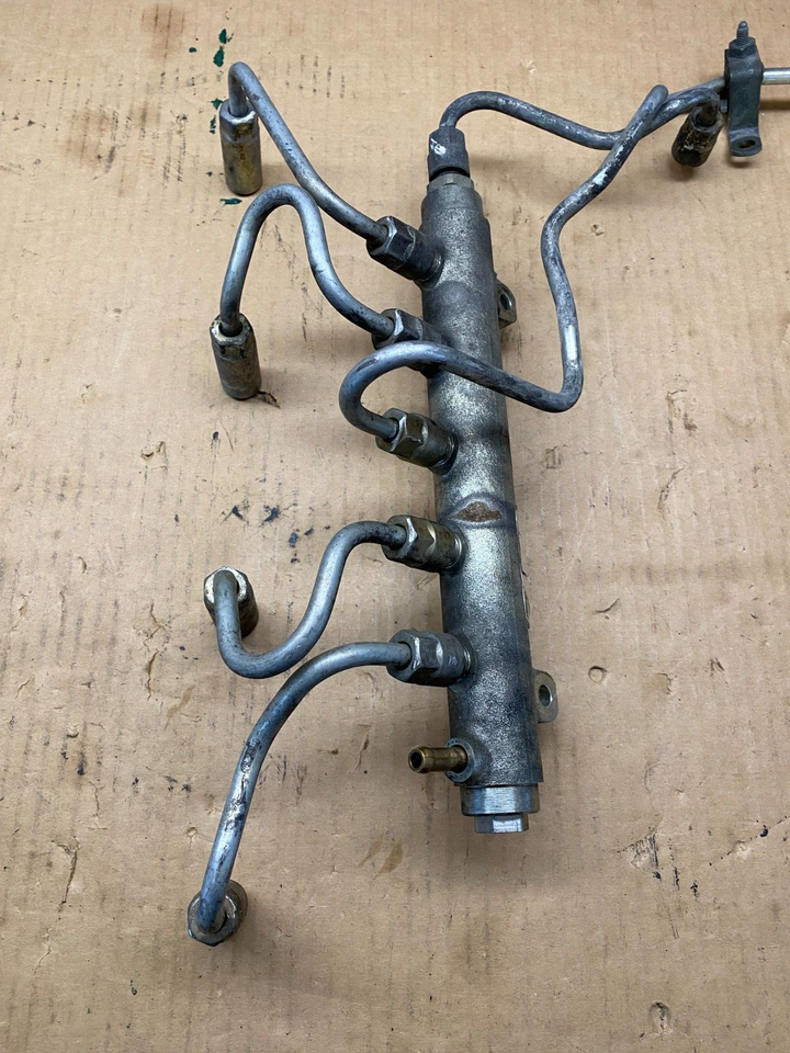 2004-2005 Chevy/GMC Duramax LLY FUEL RAIL ASSEMBLY w/ Injector Lines ...