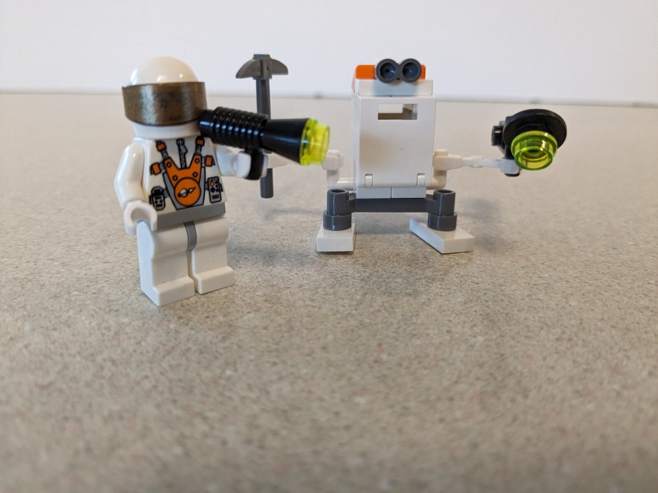 Lego Mars Mission 5616 Mini Robot - Complete with instructions | eBay