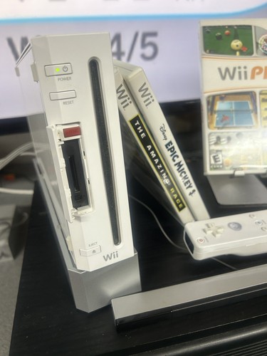 Nintendo RVL-101 Wii Console - White With Remote And Nunchucks ...