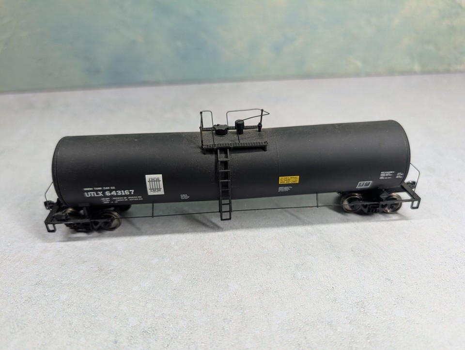USED Walthers HO Scale Tank Car UTLX #643167 100 Anniversary Read ...