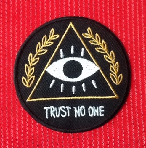 TRUST NO ONE MASON ALL SEEING EYE PYRAMID ILLUMINATI IRON SEW ON PATCH ...