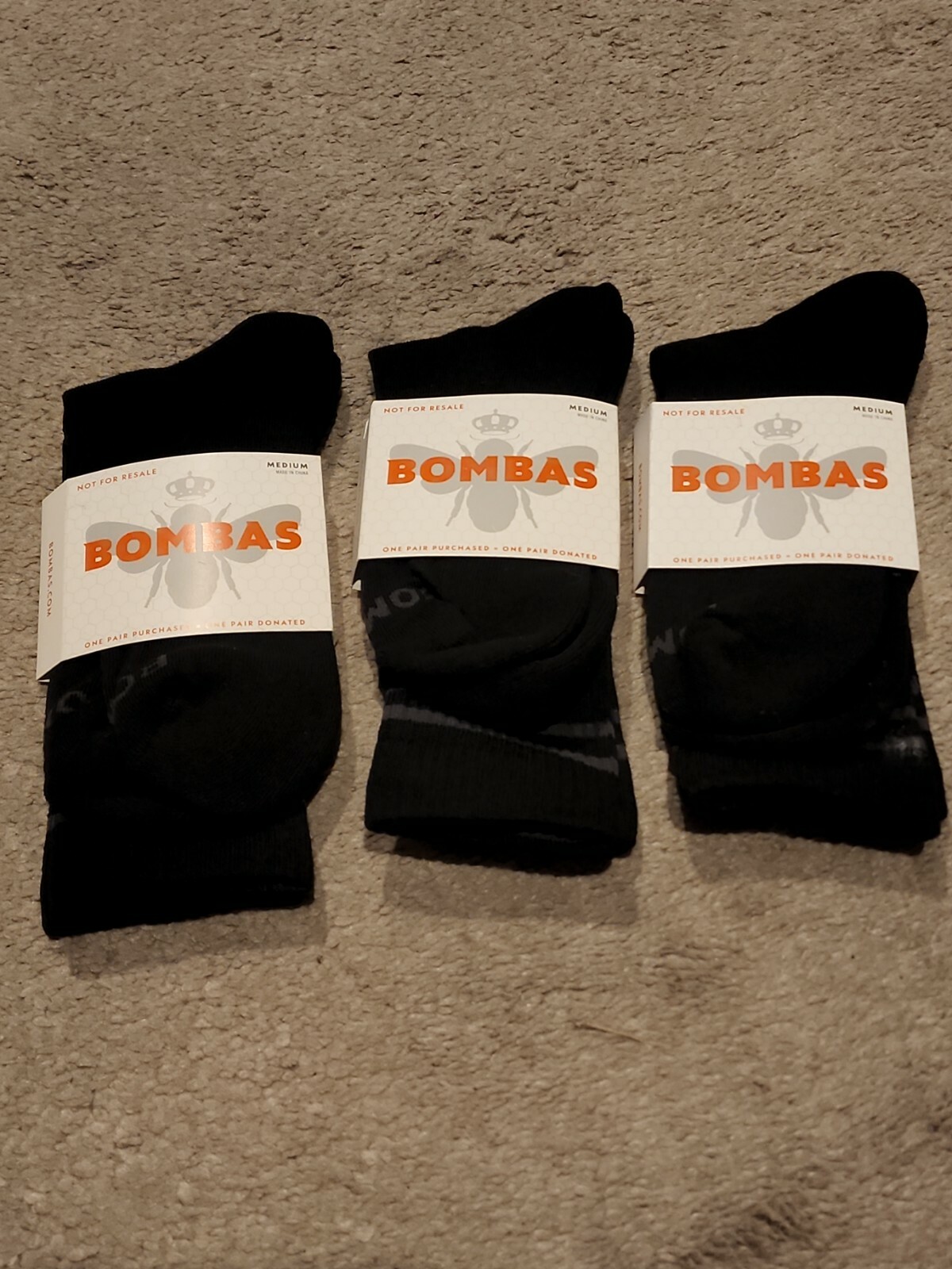 Lot of 3 Pair Bombas Unisex Men Women Calf Socks Size M Black Gray Bee ...