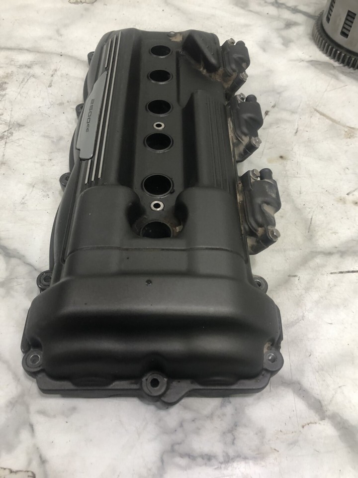 21 Triumph Rocket III 3 GT 2500 engine head valve cover cam rocker ...