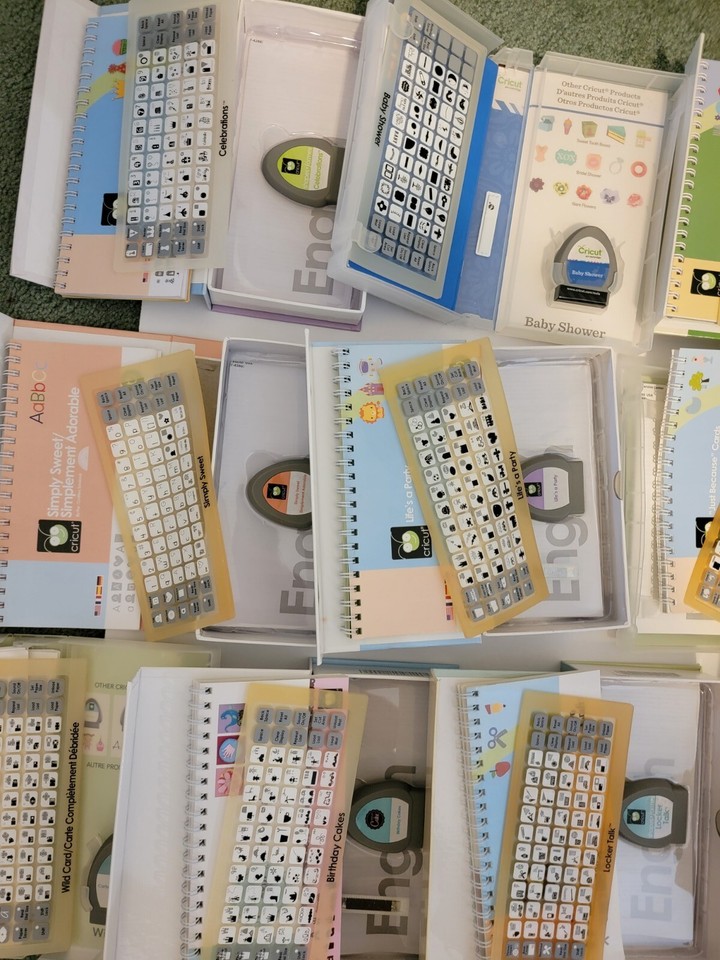 Cricut Cartridge Lot 15 Cartridges with cases, keypad overlays, 50 ...