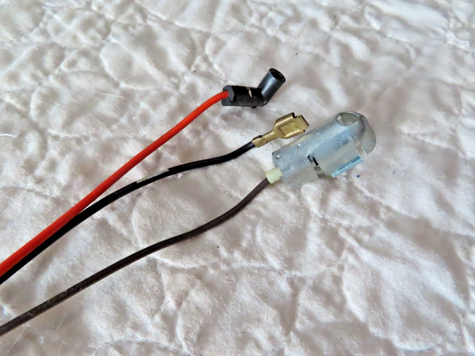 GM CIGARETTE LIGHTER LIGHT SOCKET HOUSING PUSH PIN CONNECTOR WIRE ...