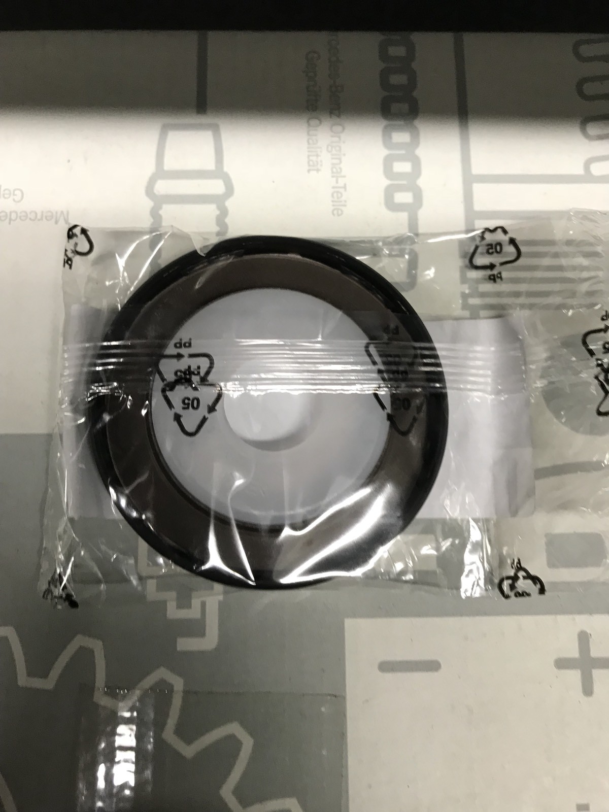 NEW Genuine Mercedes-Benz Front Engine Crankshaft Oil Seal A0239978447 ...