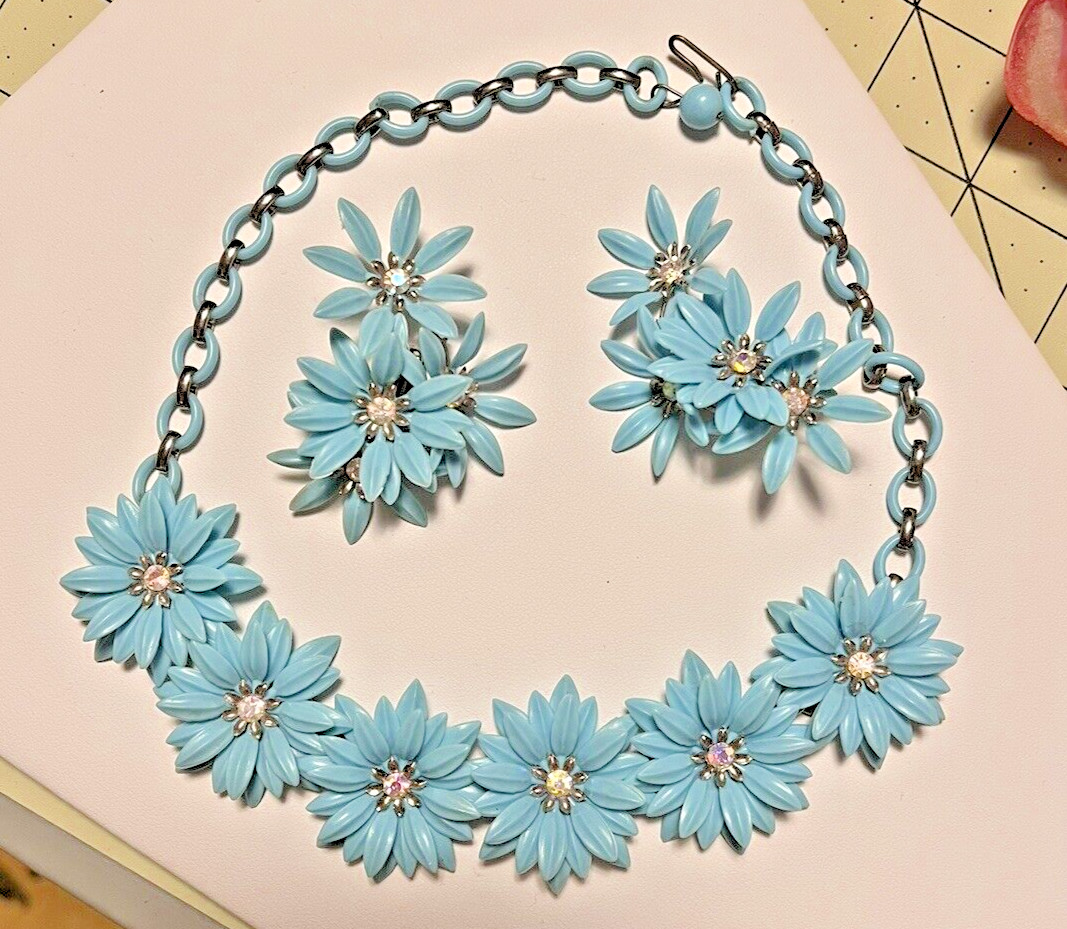 VTG Coro Daisy Plastic Turquoise Aqua Blue AB Rhinest… - Gem