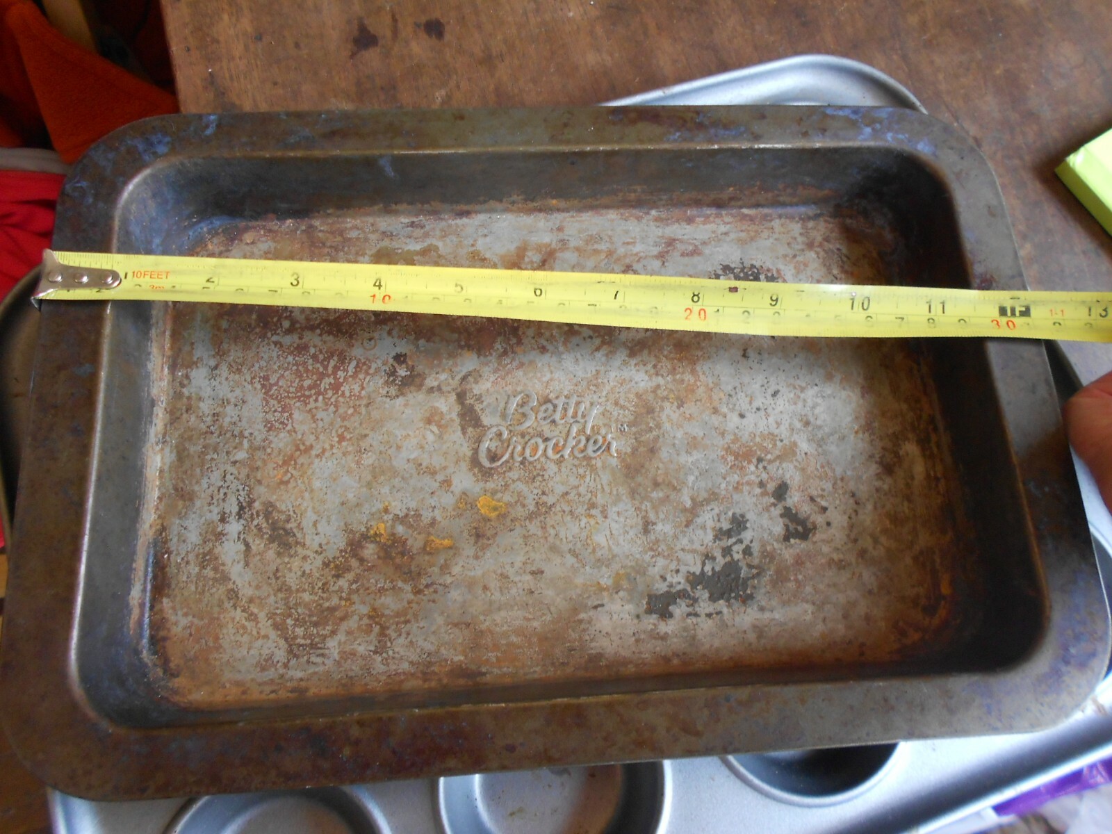 2 TINS BETTY CROCKER TRAY CAKE TIN 10" PATTY TINS BAKE METAL BUN ...