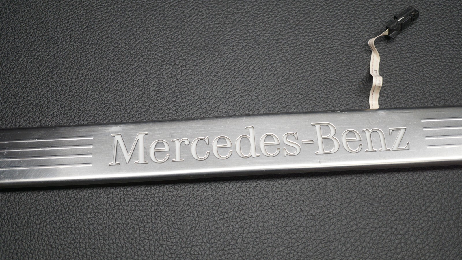 GENUINE MERCEDES BENZ GLE GLS W166 X166 FRONT LEFT DOOR SILL TRIM ...
