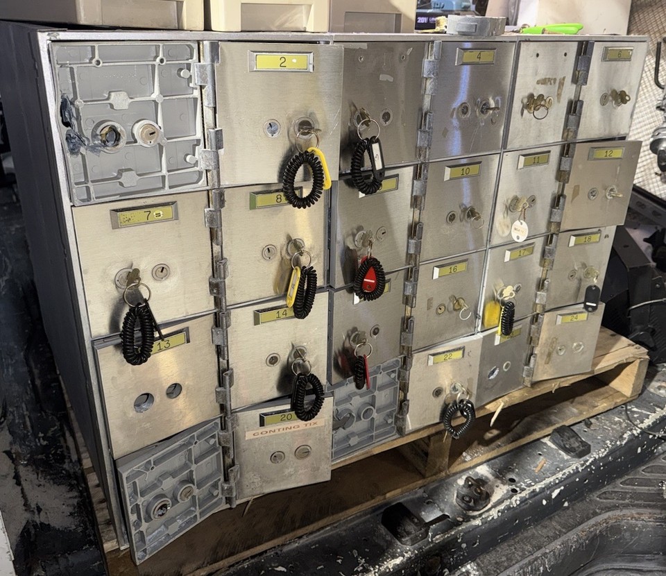 Diebold Safety Deposit Boxes with Keys 24 Box Hotel Safe Box Bank Post ...